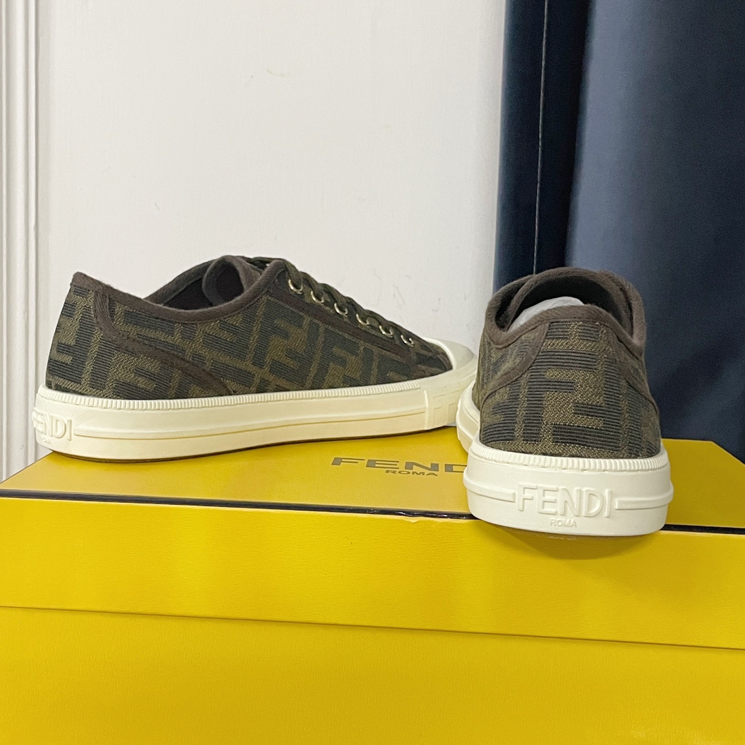 Fendi Domino Brown FF Fabric Low-Tops For Women 8E8325AJZXF0R7V - Vipfasbags